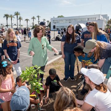 Singer-songwriter Amy Grant Joins Students to Plant Trees at Price ...